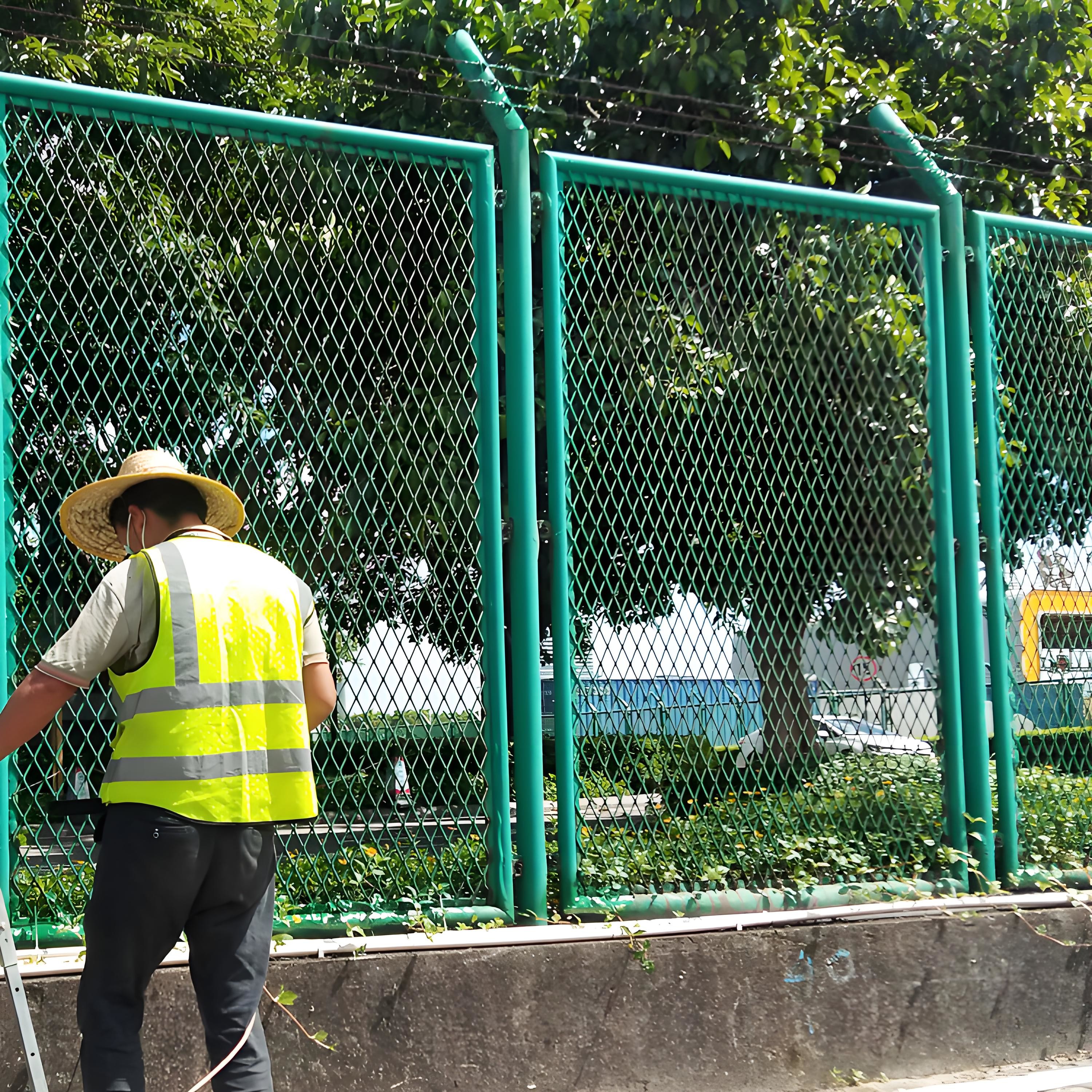 Heavy Duty Diamond Wire Mesh Fence 1.8M Expanded Metal Mesh Fencing For ...